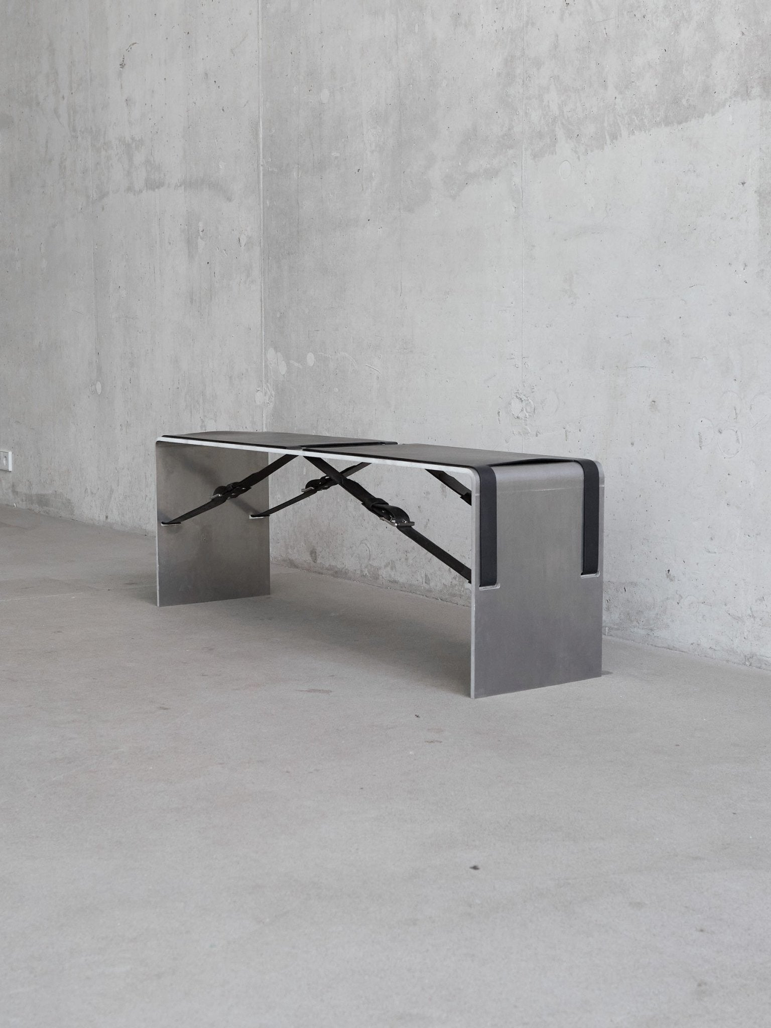 Dead Ringers Bench - Söderberg – industrialkonzept